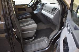 Black Volkswagen Multivan 2009 in Talsi, with an engine capacity of 2.50 L and mileage of 315 thousand km for 10800 €, photo 9 on AUTOMOTO.COM.LV
