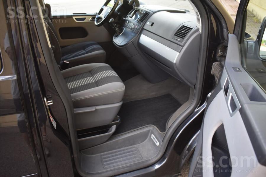 Black Volkswagen Multivan 2009 in Talsi, with an engine capacity of 2.50 L and mileage of 315 thousand km for 10800 €, photo 9 on AUTOMOTO.COM.LV