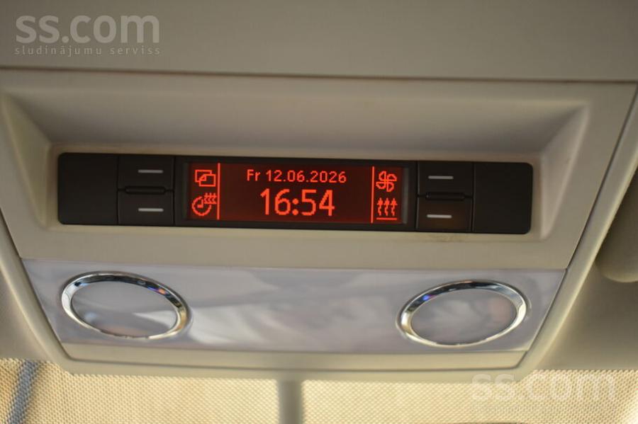Black Volkswagen Multivan 2009 in Talsi, with an engine capacity of 2.50 L and mileage of 315 thousand km for 10800 €, photo 19 on AUTOMOTO.COM.LV