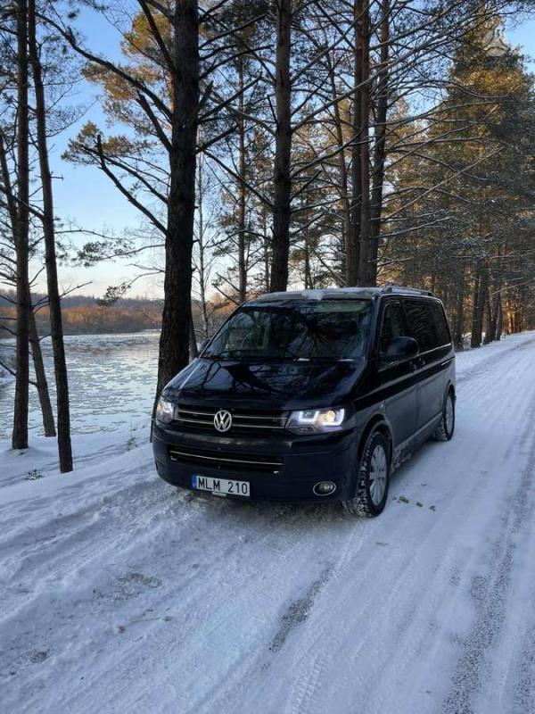 Melns Volkswagen Multivan 2010 Kauņa, ar dzinēja tilpumu 1.97 L un nobraukumu 313 tūkst. km par 14900 €, foto 2 vietnē AUTOMOTO.COM.LV
