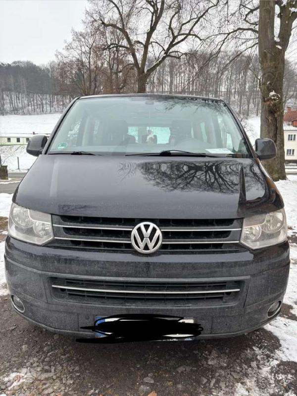 Melns Volkswagen Multivan 2010 Alīta, ar dzinēja tilpumu 2.00 L un nobraukumu 217 tūkst. km par 13500 €, foto 1 vietnē AUTOMOTO.COM.LV