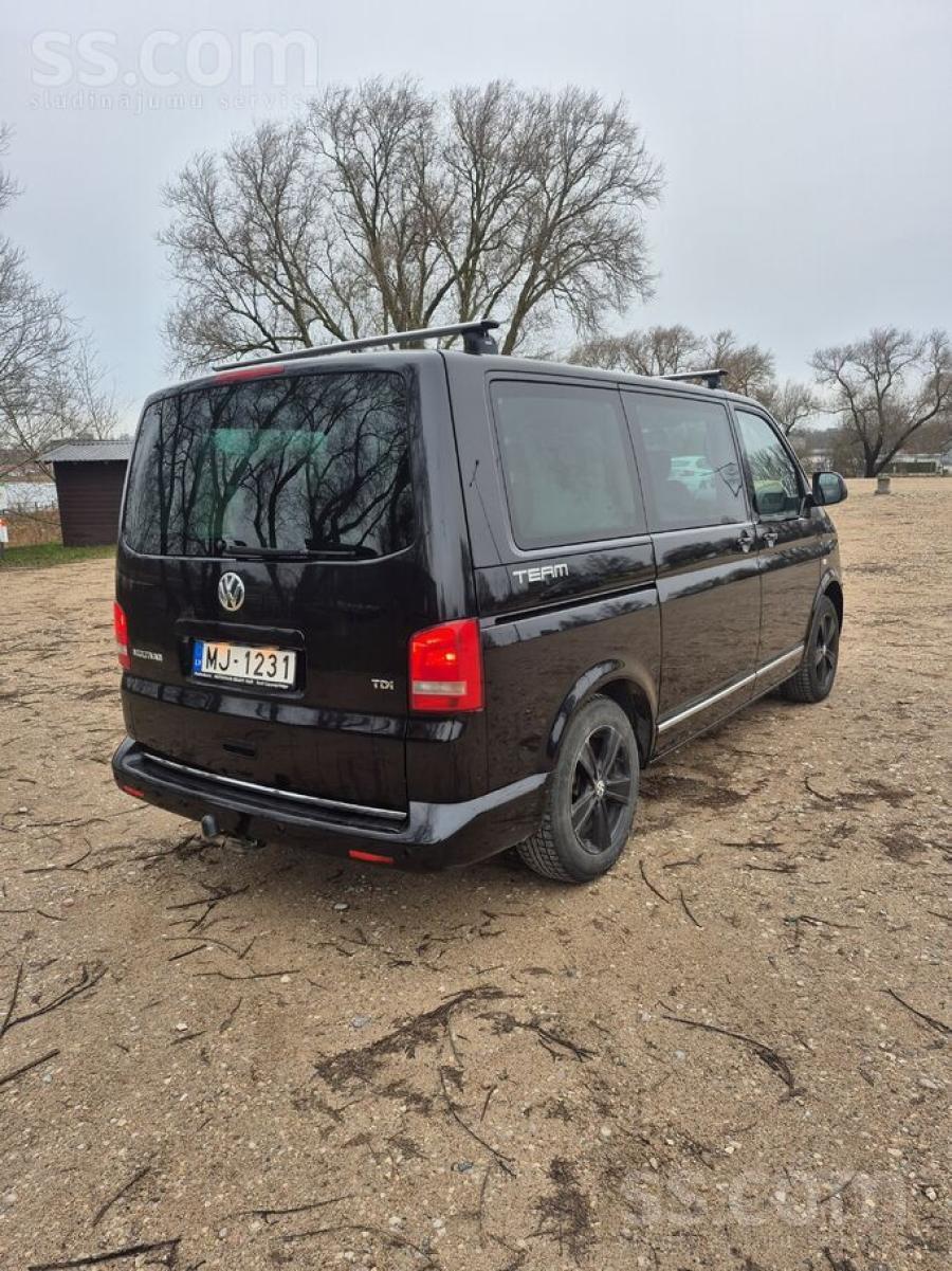 Black Volkswagen Multivan 2010 in Liepaja, with an engine capacity of 2.00 L and mileage of 251 thousand km for 14500 €, photo 3 on AUTOMOTO.COM.LV