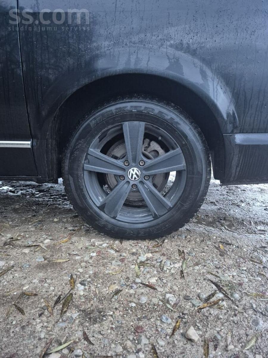 Black Volkswagen Multivan 2010 in Liepaja, with an engine capacity of 2.00 L and mileage of 251 thousand km for 14500 €, photo 7 on AUTOMOTO.COM.LV