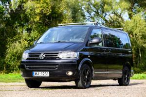 Black Volkswagen Multivan 2010 in Liepaja, with an engine capacity of 2.00 L and mileage of 25 thousand km for 11500 €, photo 3 on AUTOMOTO.COM.LV