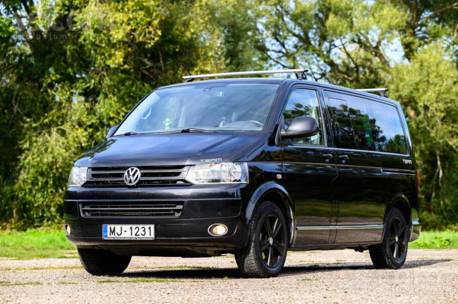 Black Volkswagen Multivan 2010 in Liepaja, with an engine capacity of 2.00 L and mileage of 25 thousand km for 11500 €, photo 3 on AUTOMOTO.COM.LV