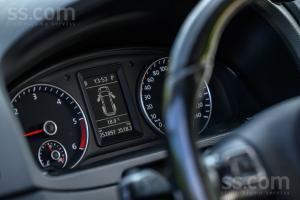 Black Volkswagen Multivan 2010 in Liepaja, with an engine capacity of 2.00 L and mileage of 25 thousand km for 11500 €, photo 5 on AUTOMOTO.COM.LV