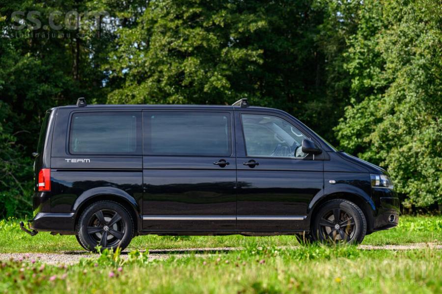 Black Volkswagen Multivan 2010 in Liepaja, with an engine capacity of 2.00 L and mileage of 25 thousand km for 11500 €, photo 12 on AUTOMOTO.COM.LV
