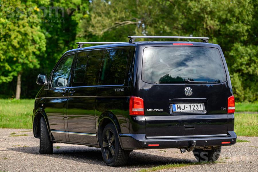 Black Volkswagen Multivan 2010 in Liepaja, with an engine capacity of 2.00 L and mileage of 25 thousand km for 11500 €, photo 13 on AUTOMOTO.COM.LV
