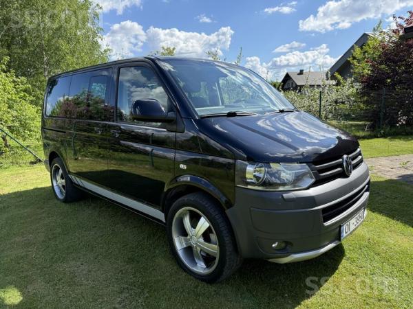 Melns Volkswagen Multivan 2011 Rīga, ar dzinēja tilpumu 2.00 L un nobraukumu 301 tūkst. km par 15500 €, foto 1 vietnē AUTOMOTO.COM.LV