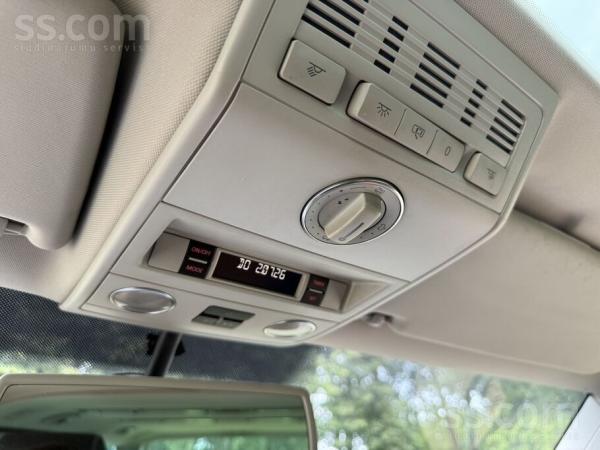 Melns Volkswagen Multivan 2011 Rīga, ar dzinēja tilpumu 2.00 L un nobraukumu 301 tūkst. km par 15500 €, foto 10 vietnē AUTOMOTO.COM.LV