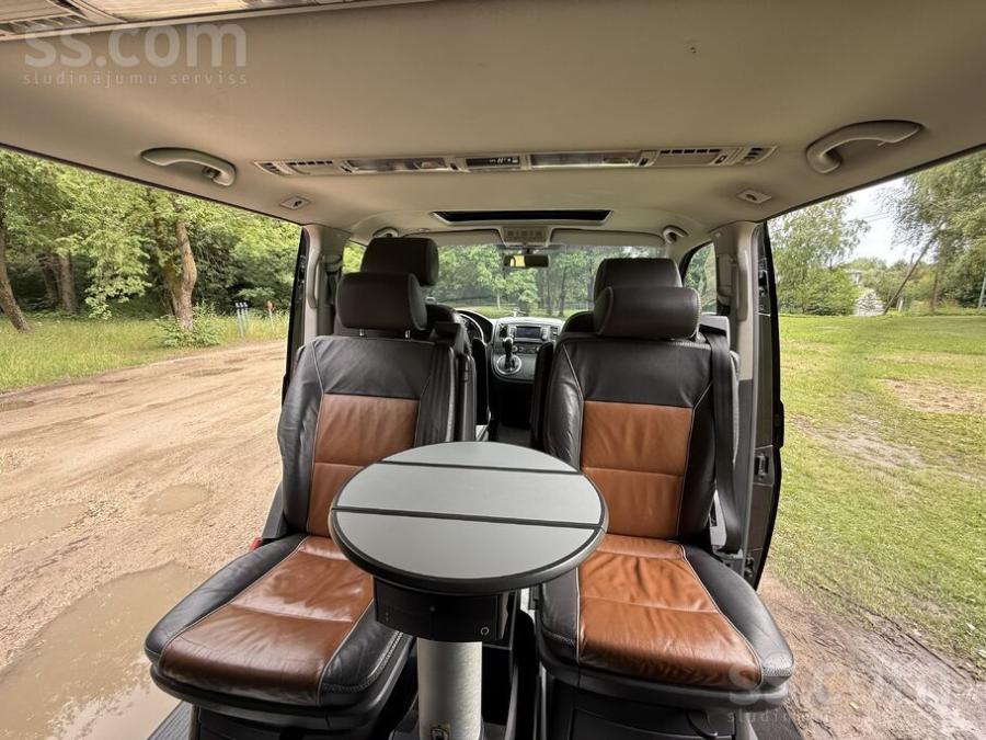 Melns Volkswagen Multivan 2011 Rīga, ar dzinēja tilpumu 2.00 L un nobraukumu 301 tūkst. km par 15500 €, foto 16 vietnē AUTOMOTO.COM.LV