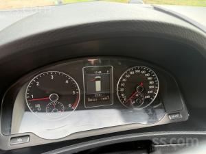 Melns Volkswagen Multivan 2011 Rīga, ar dzinēja tilpumu 2.00 L un nobraukumu 301 tūkst. km par 15500 €, foto 24 vietnē AUTOMOTO.COM.LV