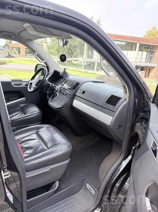 Black Volkswagen Multivan 2011 in Rezekne, with an engine capacity of 2.00 L and mileage of 295 thousand km for 16500 €, photo 5 on AUTOMOTO.COM.LV