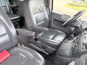 Black Volkswagen Multivan 2011 in Rezekne, with an engine capacity of 2.00 L and mileage of 295 thousand km for 16500 €, photo 6 on AUTOMOTO.COM.LV