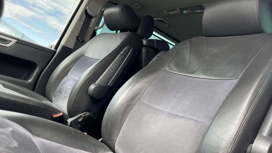 Black Volkswagen Multivan 2012 in Marijampole, with an engine capacity of 1.97 L and mileage of 293 thousand km for 12700 €, photo 5 on AUTOMOTO.COM.LV