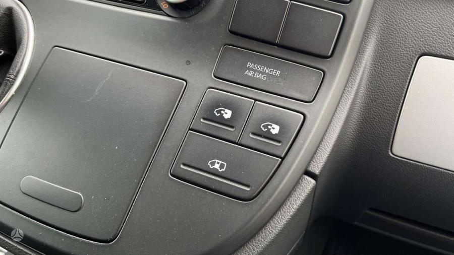 Black Volkswagen Multivan 2012 in Marijampole, with an engine capacity of 1.97 L and mileage of 293 thousand km for 12700 €, photo 21 on AUTOMOTO.COM.LV