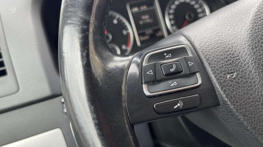 Black Volkswagen Multivan 2012 in Marijampole, with an engine capacity of 1.97 L and mileage of 293 thousand km for 12700 €, photo 23 on AUTOMOTO.COM.LV