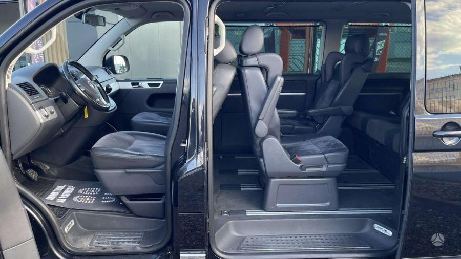 Melns Volkswagen Multivan 2012 Marijampole, ar dzinēja tilpumu 1.97 L un nobraukumu 293 tūkst. km par 12700 €, foto 3 vietnē AUTOMOTO.COM.LV