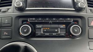 Melns Volkswagen Multivan 2012 Marijampole, ar dzinēja tilpumu 1.97 L un nobraukumu 293 tūkst. km par 12700 €, foto 22 vietnē AUTOMOTO.COM.LV