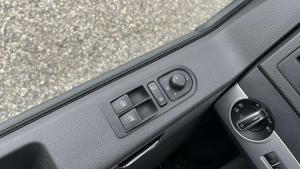 Melns Volkswagen Multivan 2012 Marijampole, ar dzinēja tilpumu 1.97 L un nobraukumu 293 tūkst. km par 12700 €, foto 27 vietnē AUTOMOTO.COM.LV
