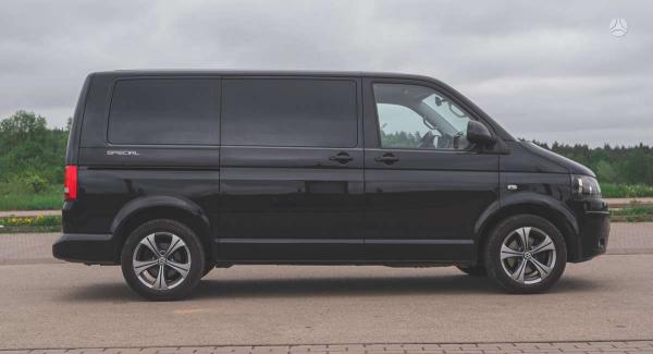 Melns Volkswagen Multivan 2013 Viļņa, ar dzinēja tilpumu 1.97 L un nobraukumu 400 tūkst. km par 16500 €, foto 4 vietnē AUTOMOTO.COM.LV