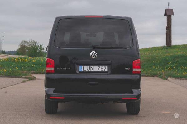 Melns Volkswagen Multivan 2013 Viļņa, ar dzinēja tilpumu 1.97 L un nobraukumu 400 tūkst. km par 16500 €, foto 6 vietnē AUTOMOTO.COM.LV