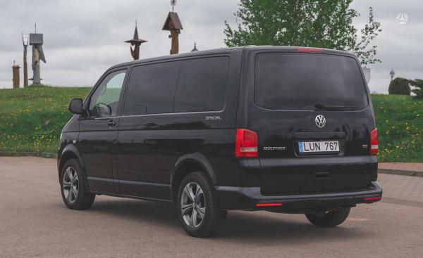 Melns Volkswagen Multivan 2013 Viļņa, ar dzinēja tilpumu 1.97 L un nobraukumu 400 tūkst. km par 16500 €, foto 7 vietnē AUTOMOTO.COM.LV