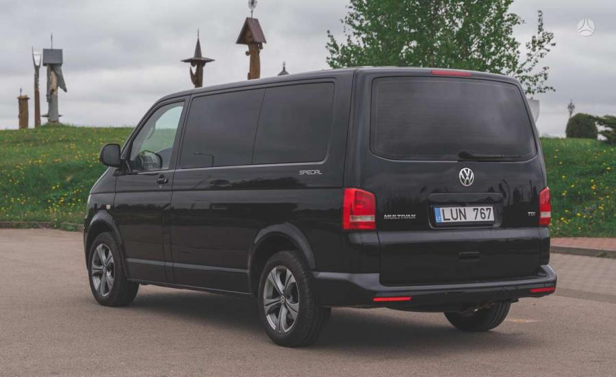 Melns Volkswagen Multivan 2013 Viļņa, ar dzinēja tilpumu 1.97 L un nobraukumu 400 tūkst. km par 16500 €, foto 8 vietnē AUTOMOTO.COM.LV