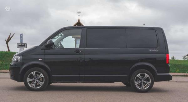 Black Volkswagen Multivan 2013 in Vilnius, with an engine capacity of 1.97 L and mileage of 400 thousand km for 16500 €, photo 8 on AUTOMOTO.COM.LV