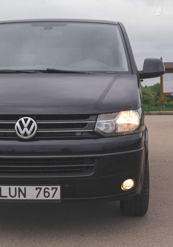 Black Volkswagen Multivan 2013 in Vilnius, with an engine capacity of 1.97 L and mileage of 400 thousand km for 16500 €, photo 10 on AUTOMOTO.COM.LV