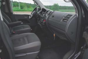Melns Volkswagen Multivan 2013 Viļņa, ar dzinēja tilpumu 1.97 L un nobraukumu 400 tūkst. km par 16500 €, foto 18 vietnē AUTOMOTO.COM.LV