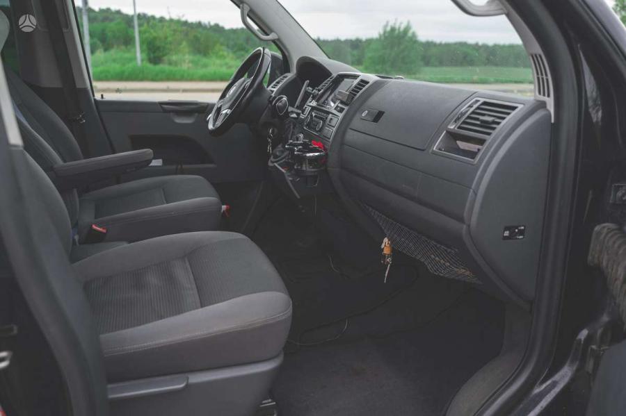 Melns Volkswagen Multivan 2013 Viļņa, ar dzinēja tilpumu 1.97 L un nobraukumu 400 tūkst. km par 16500 €, foto 18 vietnē AUTOMOTO.COM.LV