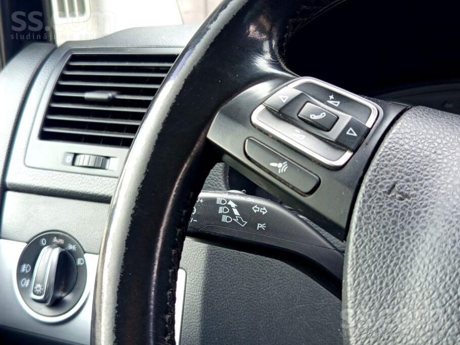 Melns Volkswagen Multivan 2013 Tukums, ar dzinēja tilpumu 2.00 L un nobraukumu 222 tūkst. km par 20990 €, foto 12 vietnē AUTOMOTO.COM.LV