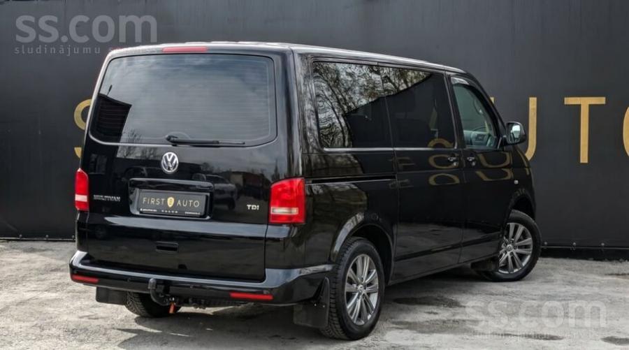 Melns Volkswagen Multivan 2014 Tukums, ar dzinēja tilpumu 2.00 L un nobraukumu 273 tūkst. km par 16990 €, foto 4 vietnē AUTOMOTO.COM.LV