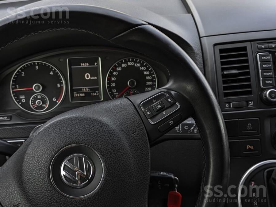 Melns Volkswagen Multivan 2014 Tukums, ar dzinēja tilpumu 2.00 L un nobraukumu 273 tūkst. km par 16990 €, foto 10 vietnē AUTOMOTO.COM.LV