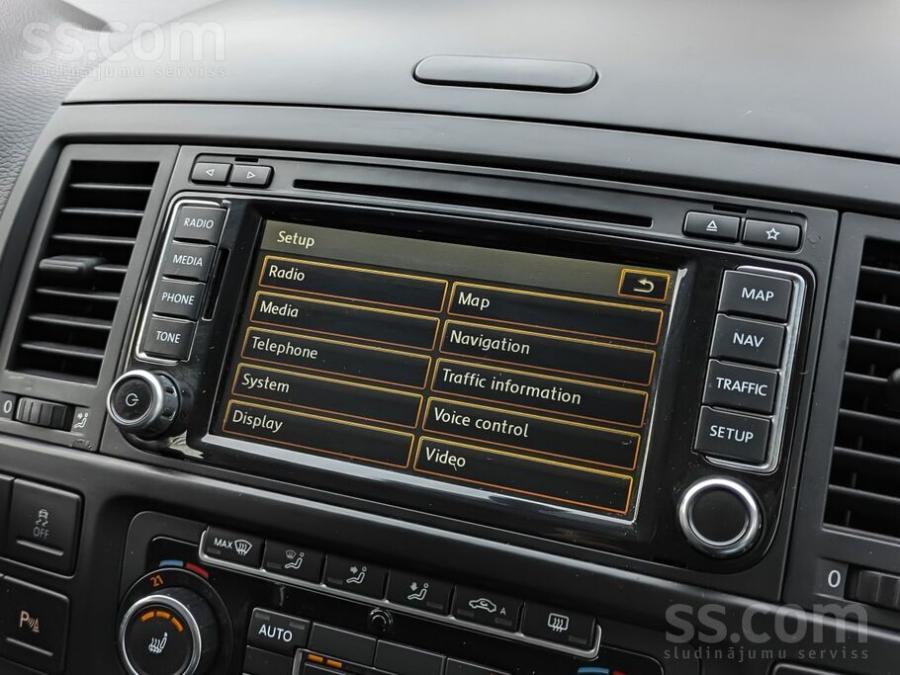 Melns Volkswagen Multivan 2014 Tukums, ar dzinēja tilpumu 2.00 L un nobraukumu 273 tūkst. km par 16990 €, foto 14 vietnē AUTOMOTO.COM.LV
