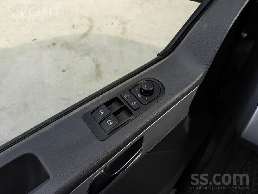 Melns Volkswagen Multivan 2014 Tukums, ar dzinēja tilpumu 2.00 L un nobraukumu 273 tūkst. km par 16990 €, foto 24 vietnē AUTOMOTO.COM.LV