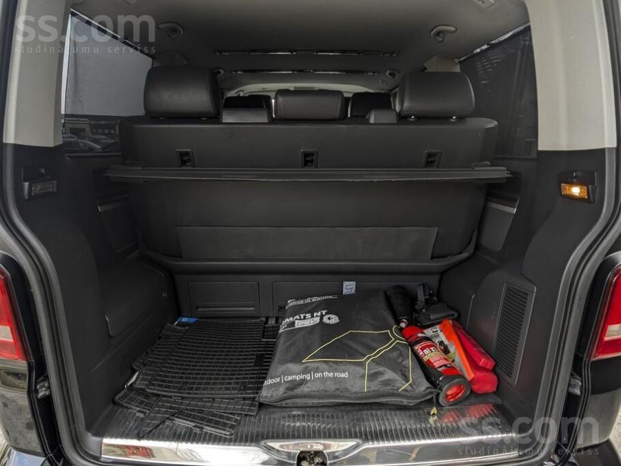 Melns Volkswagen Multivan 2014 Tukums, ar dzinēja tilpumu 2.00 L un nobraukumu 273 tūkst. km par 16990 €, foto 25 vietnē AUTOMOTO.COM.LV