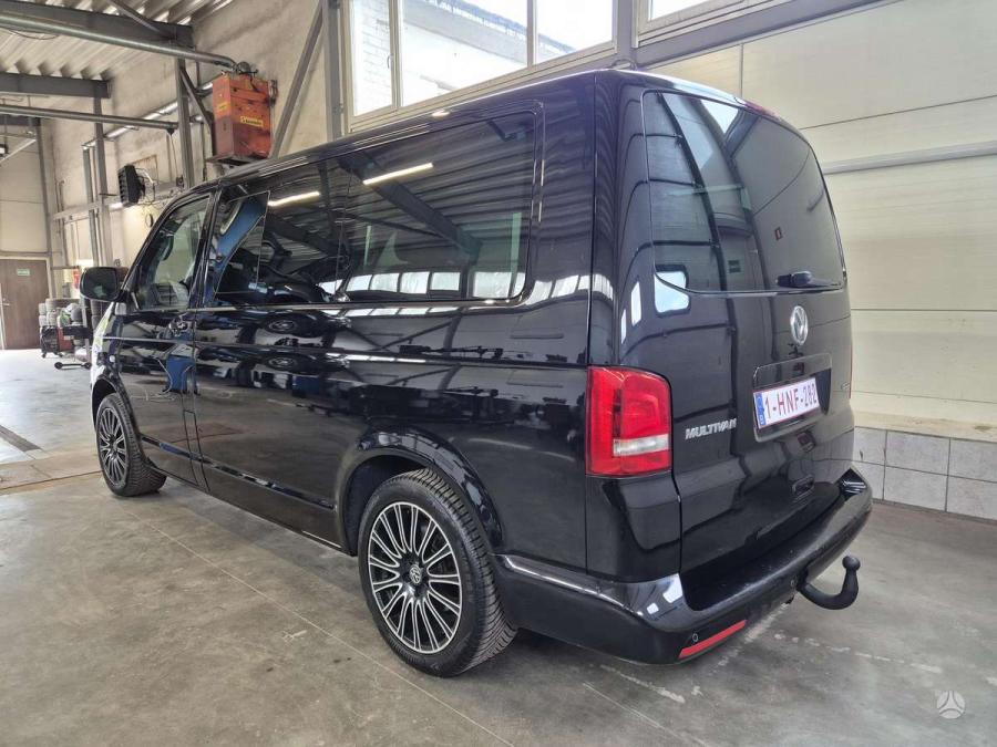 Black Volkswagen Multivan 2014 in Raseiniai, with an engine capacity of 1.97 L and mileage of 263 thousand km for 15900 €, photo 6 on AUTOMOTO.COM.LV