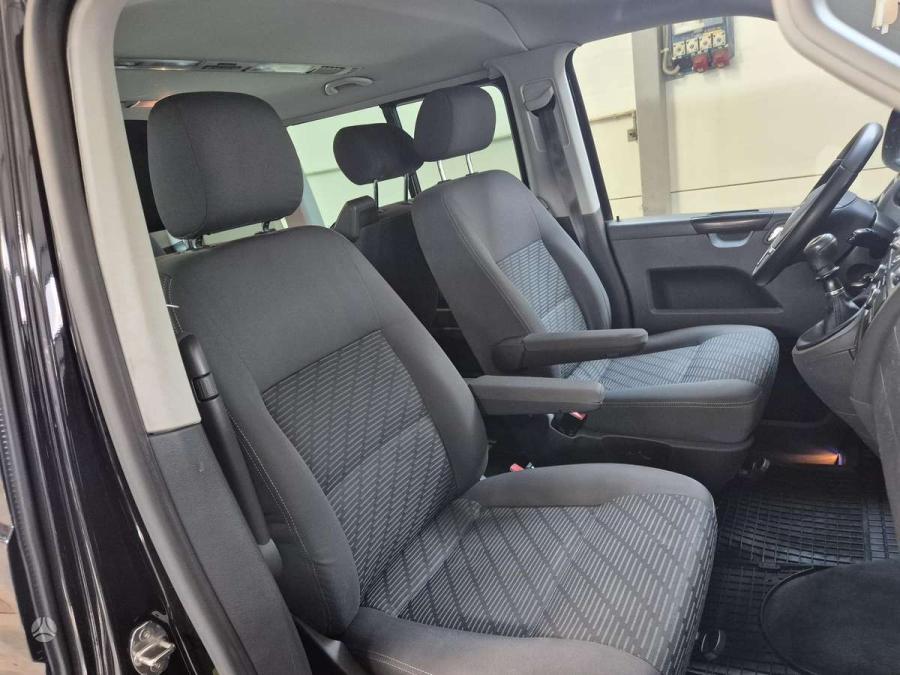 Black Volkswagen Multivan 2014 in Raseiniai, with an engine capacity of 1.97 L and mileage of 263 thousand km for 15900 €, photo 20 on AUTOMOTO.COM.LV