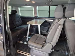 Black Volkswagen Multivan 2014 in Raseiniai, with an engine capacity of 1.97 L and mileage of 263 thousand km for 15900 €, photo 21 on AUTOMOTO.COM.LV