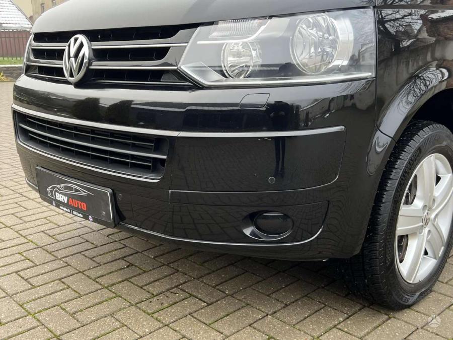 Black Volkswagen Multivan 2015 in Kedainiai, with an engine capacity of 1.97 L and mileage of 232 thousand km for 17350 €, photo 11 on AUTOMOTO.COM.LV