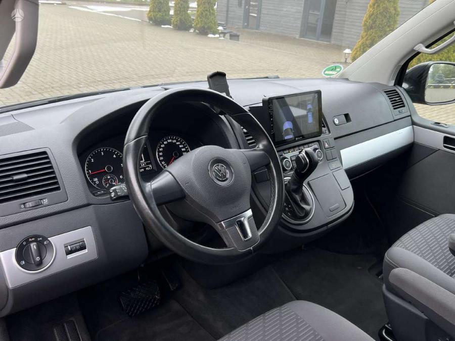 Black Volkswagen Multivan 2015 in Kedainiai, with an engine capacity of 1.97 L and mileage of 232 thousand km for 17350 €, photo 20 on AUTOMOTO.COM.LV