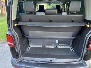 Black Volkswagen Multivan 2015 in Vilnius, with an engine capacity of 1.97 L and mileage of 307 thousand km for 17700 €, photo 21 on AUTOMOTO.COM.LV
