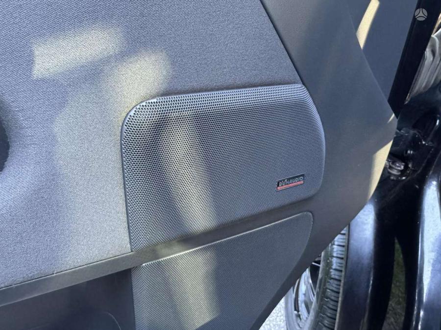 Black Volkswagen Multivan 2015 in Vilnius, with an engine capacity of 1.97 L and mileage of 307 thousand km for 17700 €, photo 38 on AUTOMOTO.COM.LV