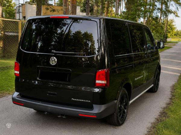 Black Volkswagen Multivan 2015 in Vilnius, with an engine capacity of 1.97 L and mileage of 307 thousand km for 17700 €, photo 8 on AUTOMOTO.COM.LV
