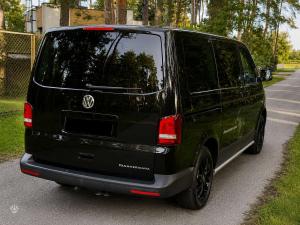 Black Volkswagen Multivan 2015 in Vilnius, with an engine capacity of 1.97 L and mileage of 307 thousand km for 17700 €, photo 9 on AUTOMOTO.COM.LV