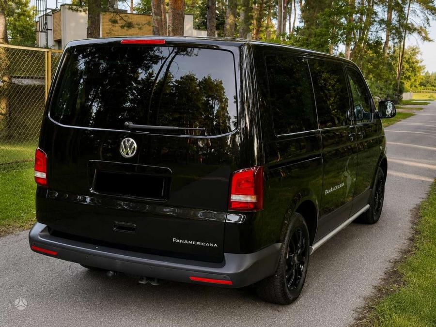 Black Volkswagen Multivan 2015 in Vilnius, with an engine capacity of 1.97 L and mileage of 307 thousand km for 17700 €, photo 9 on AUTOMOTO.COM.LV