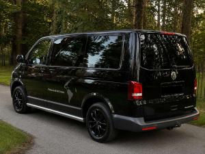 Black Volkswagen Multivan 2015 in Vilnius, with an engine capacity of 1.97 L and mileage of 307 thousand km for 17700 €, photo 12 on AUTOMOTO.COM.LV