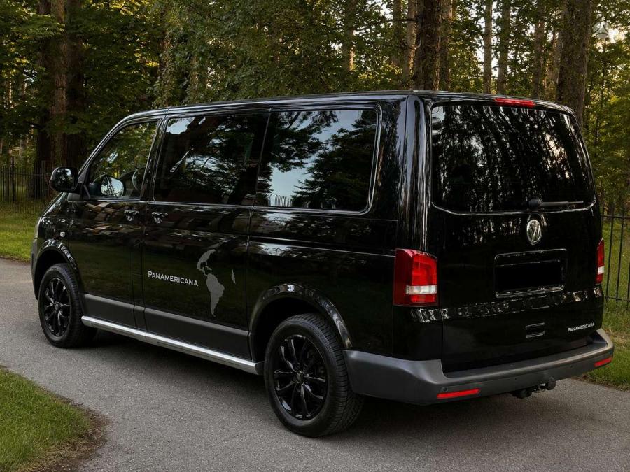 Black Volkswagen Multivan 2015 in Vilnius, with an engine capacity of 1.97 L and mileage of 307 thousand km for 17700 €, photo 12 on AUTOMOTO.COM.LV